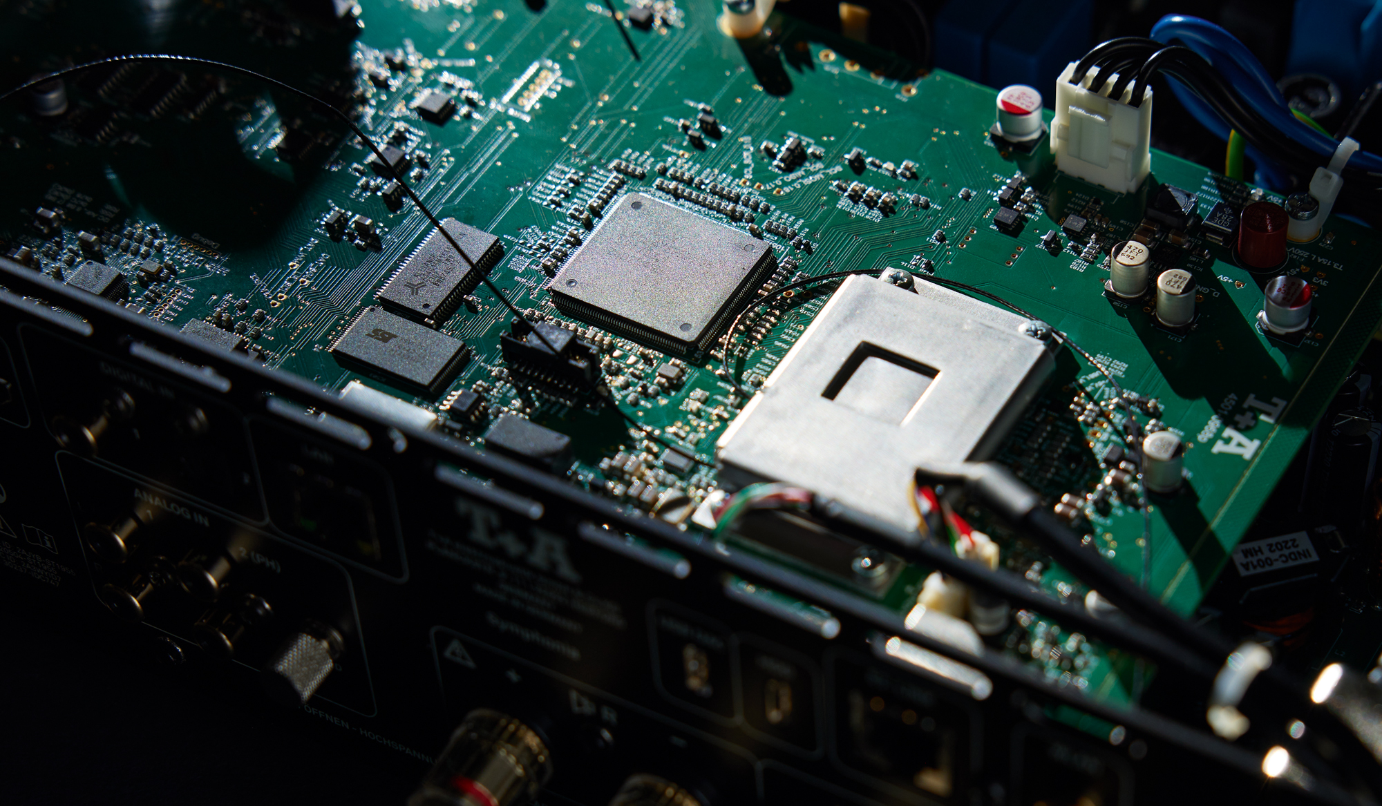 DAC 200 D/A Converter — T+A Engineering Emotion